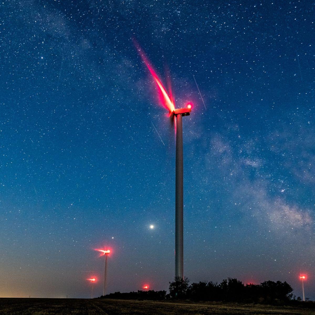 Different blade heating systems for wind turbines