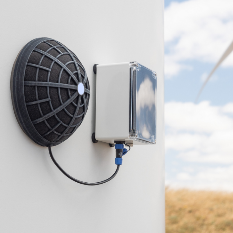 Continuous wind turbine blade monitoring with EOLOGIX-PING